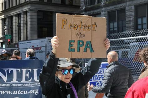 Nyc Epa Workers Decry Trump Cuts At Lunchtime Walkout