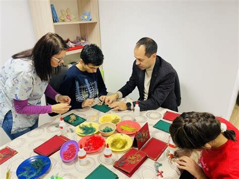 Калин Каменов изработи картички с деца от социалните услуги във Враца снимки