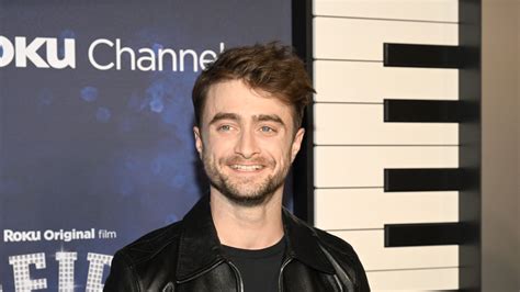 Хари Потър се нацепи показа стегнато тяло и плочки снимки Звезди Woman Bg