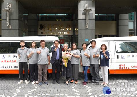 新店中醫師傳愛回饋在地 捐新北2輛復康巴士