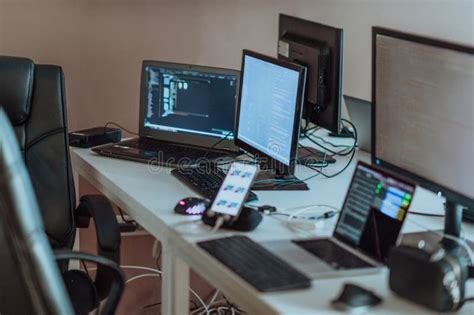 Empty Software Office Displaying Critical Error Message Flashing On Pc Display Stock Image