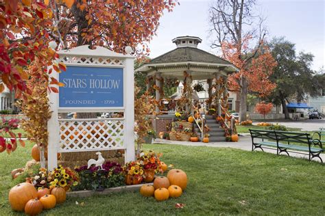 Gilmore Girls A Year In The Life How To Spend 48 Hours In Stars