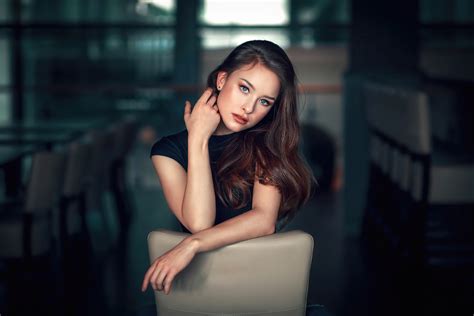 Original Wallpaper 2560x1600 Brunettes Emilia Clarke Brunette 4k