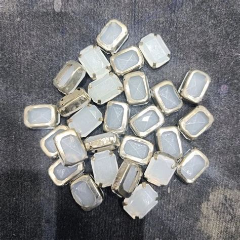 Silver And White Rectangular Acrylic Beads Size 5mm At ₹ 300 Kg In New Delhi