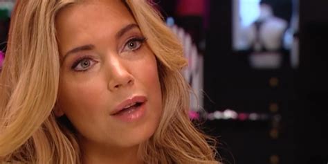 Sylvie Meis Paradeert Over Het Strand En Showt Killerbody In Bikini