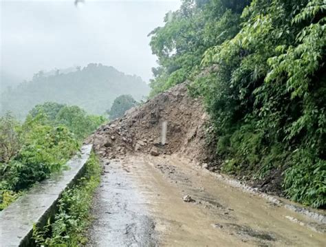 ရခိုင်ပြည်နယ် မောင်တောမြို့တွင် မိုးသည်းထန်စွာရွာသွန်းမှုကြောင့် မောင်တော ဘူးသီးတောင်သွား ကားလမ