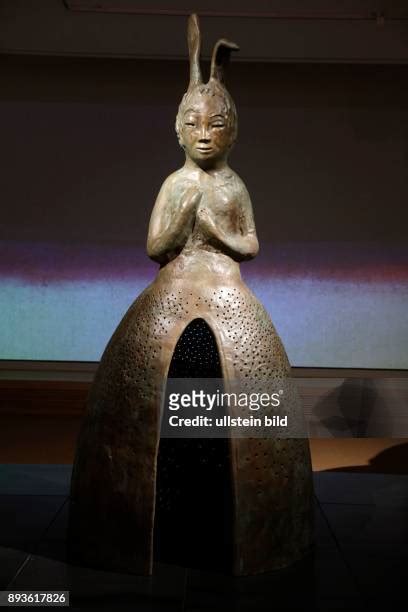 9 Hot Sexy Leiko Ikemura Bikini Pics