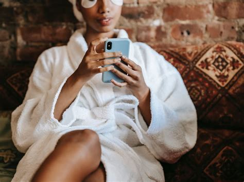 Tips Bijak Gunakan Smartphone Demi Kesehatan Diri Tagar