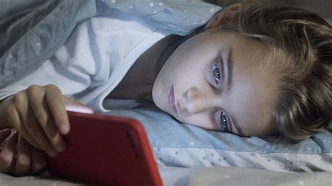 Adolescence Screen Time Spikes Risk Of Bipolar Disorder