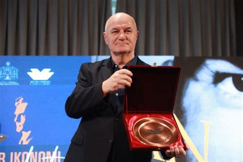 Ilir Ikonomi Fiton çmimin Lumo Skëndo 2023” Lajmet E Fundit Zëri
