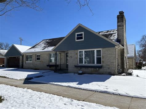9131 Stickney Ave Wauwatosa Wi 53226 House Rental In Wauwatosa Wi