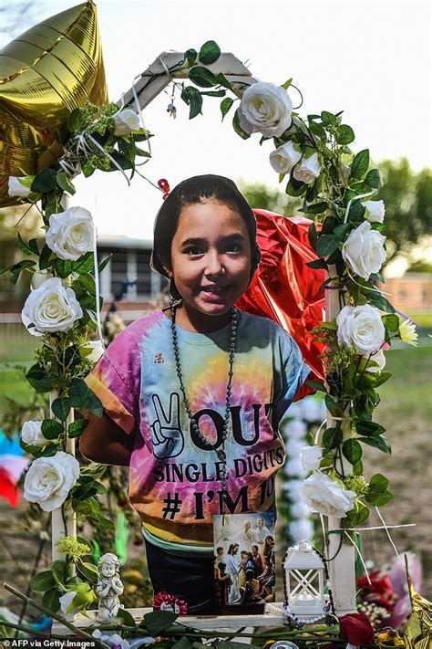 Funeral For Uvalde Girl Who Dreamed Of Going To Art School Daily Mail