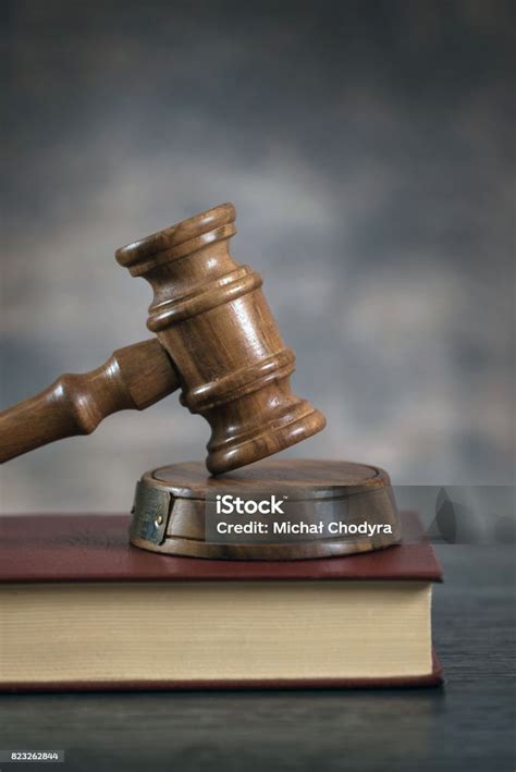 정의 테마입니다 법 나무 망치 변호사 정의 개념 법률 시스템 인쇄 술 법 개념에 대 한 장소 0명에 대한 스톡 사진 및 기타 이미지 Istock