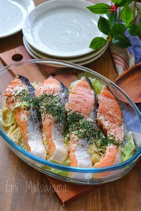 レンジで簡単！甘塩鮭とキャベツのにんにくレモンマヨ蒸し レシピサイトnadia