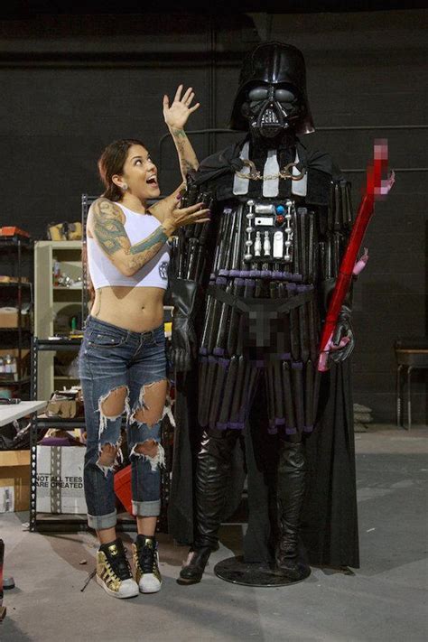 Atriz pornô constrói Darth Vader feito de vibradores Sweetlicious