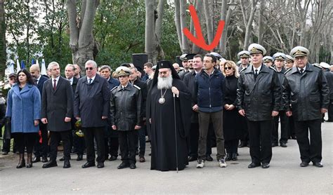 Лорер по маратонки на честването за Ботев държи се като боса на Варна Информационна агенция ПИК