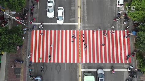 湖南新田：斑马线“穿彩衣”亮眼又安全凤凰网视频凤凰网
