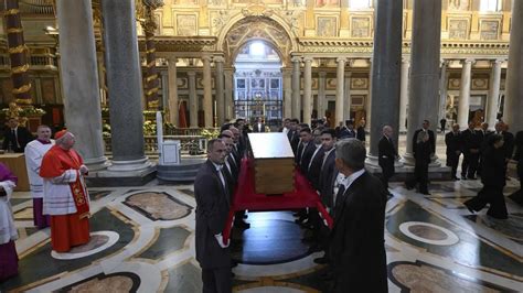 Приключи погребението на папа Франциск