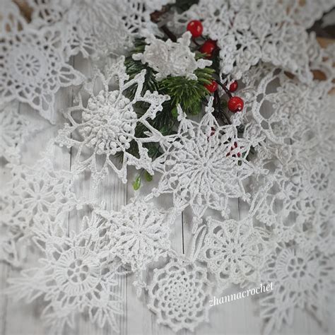 🎄Разнообразие снежинок завораживает Ажур и рельеф все в них 🌿Снежинки связаны из хлопковой