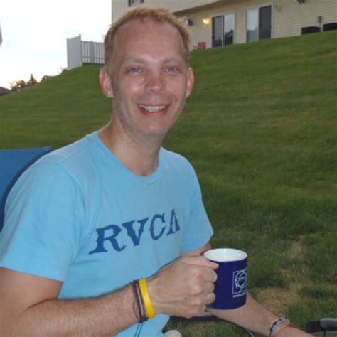 has anyone performed phased array simulations for either slotted waveguides or feed horns with