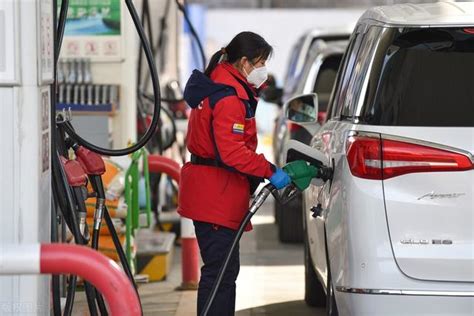 下周油價或「迎來下跌」，2月26日全國最新92、95汽油今日價格 每日頭條