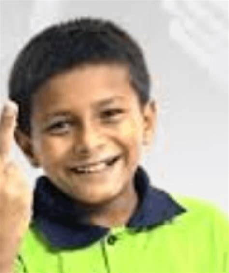 Ye Bachcha Hai Kon Iski Itni Videos Kyun Dikhti Hain Koi Iski Story Bata Do R Jeeneetards