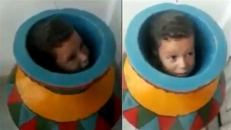 Niño Se Atora En Un Jarrón Y Se Vuelve Viral En Internet