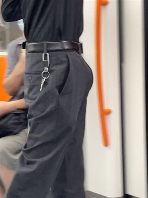 街拍熟男 On Twitter 激凸 下地铁的时候勃起了怎么办，硬着下吗？ Oamzurblpb Twitter