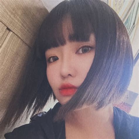 이주희 Lj H • Threads Say More