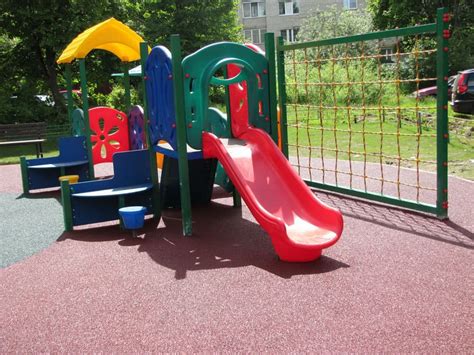 Купить покрытие для детской площадки уличное в Москве и области.