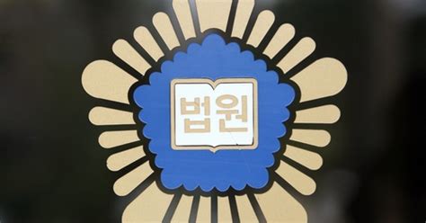 시끄럽다 노래방 앞 여성 2명 흉기 위협한 70대 1심 벌금형