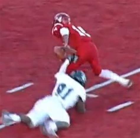 Clip Of The Morning College Quarterback Throws Touchdown Pass After