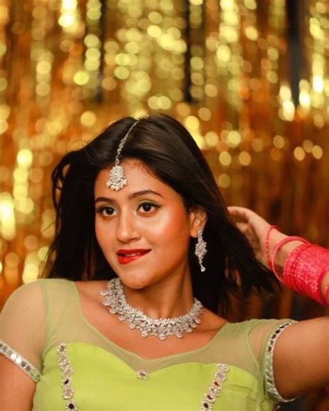 Kacha Badam Fame Anjali Arora Instagram Viral Hot Bold Cute Pictures