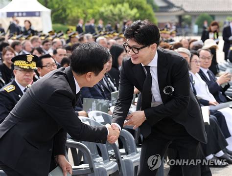 김기현 대표와 인사하는 한동훈 법무부 장관 연합뉴스