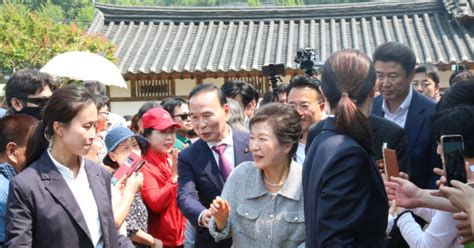 박근혜 육영수 생가 방문…김문수 만남 이후 첫 공개 행보