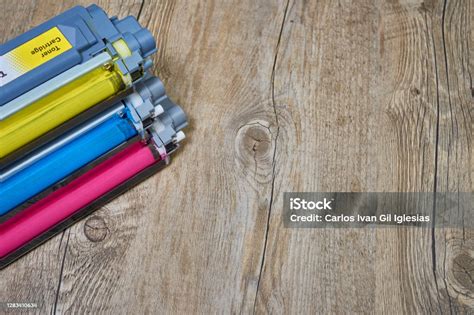 컬러 레이저 프린터용 마젠타 옐로우 및 시안 토너 카트리지 0명에 대한 스톡 사진 및 기타 이미지 0명 3가지 개체