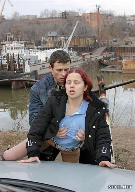 Foto De Гопник трахнул на улице давалку