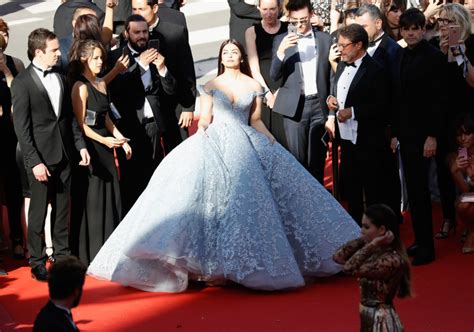 For Everyone Wondering How Aishwarya Rai Bachchan Got Around In That Cannes Dress