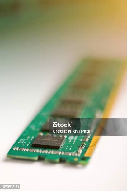 흰색 배경에 격리 된 Ddr 램 메모리 Cpu에 대한 스톡 사진 및 기타 이미지 Cpu 가능성 개선 Istock