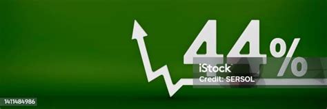 44 퍼센트 그래프의 화살표가 위를 가리킵니다 가격 상승 인플레이션 소득 증가 금리 인상 세금 3d 배너 녹색 배경에 사십 네 기호 할인 0명에 대한 스톡 사진 및 기타