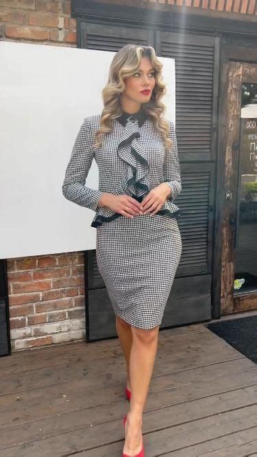 Платье с воланом в гусиную лапку