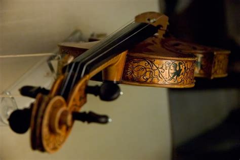 Италиански химици разкриха тайната на цигулките Страдивари БратБг