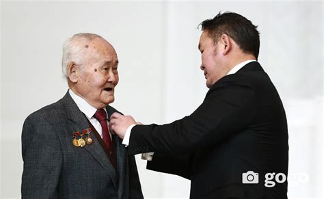 Хөдөлмөрийн баатар Ардын уран зохиолч Б Бааст бурхны оронд заларчээ