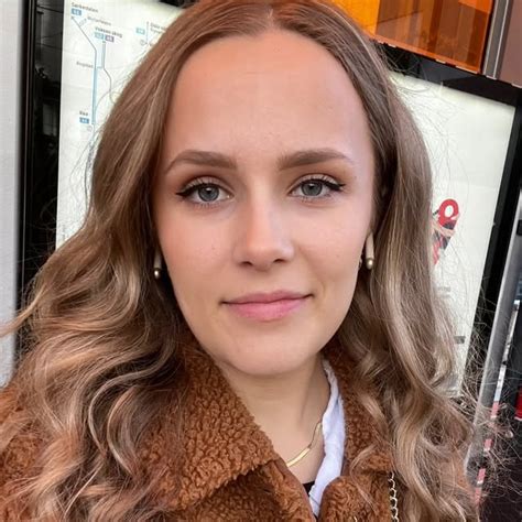 Iselin Iselintroan • Threads Say More