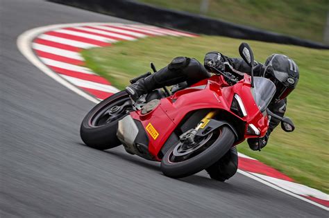 Pirelli Diablo Rosso Corsa Ii Sport Bike Tire Review Asphalt And Rubber
