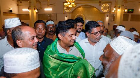 සජිත් ප්‍රේමදාස මහතා මැද කොළඹ මුස්ලිම් දේවස්ථානයේ ආගමික වතාවත්වලට එක්වෙයි Youtube