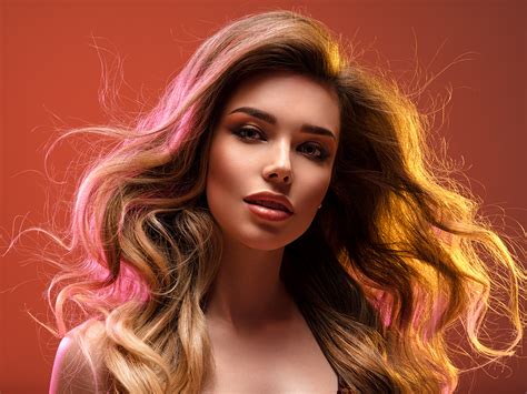 2024년 유행하는 헤어스타일 긴 머리카락의 귀환과 레이어링의 마법을 받아들이세요 시티 매거진