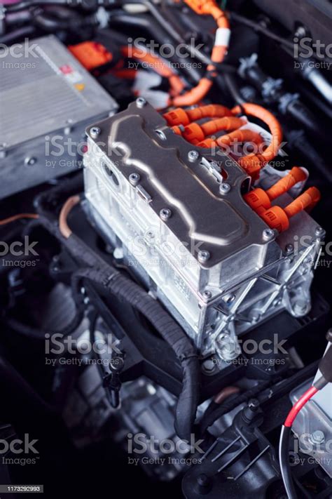 환경 친화적 인 제로 배출 전기 자동차의 엔진 베이에서 전기 모터의 클로즈업 배터리 전원에 대한 스톡 사진 및 기타 이미지 배터리 전원 차 하이브리드 자동차 대체
