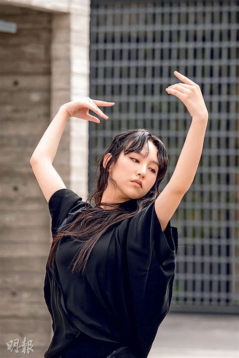 黑天鵝造型拍新歌透光者MV 炎明熹跳芭蕾舞獲讚有潛質 20240226 娛樂 每日明報 明報新聞網