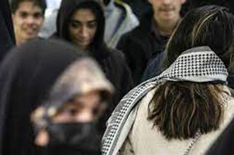 ببینید گزارش صداوسیما از طرح جدید برخورد با کشف حجاب با چاشنی نمایش دختران با لباس باز خبرآنلاین